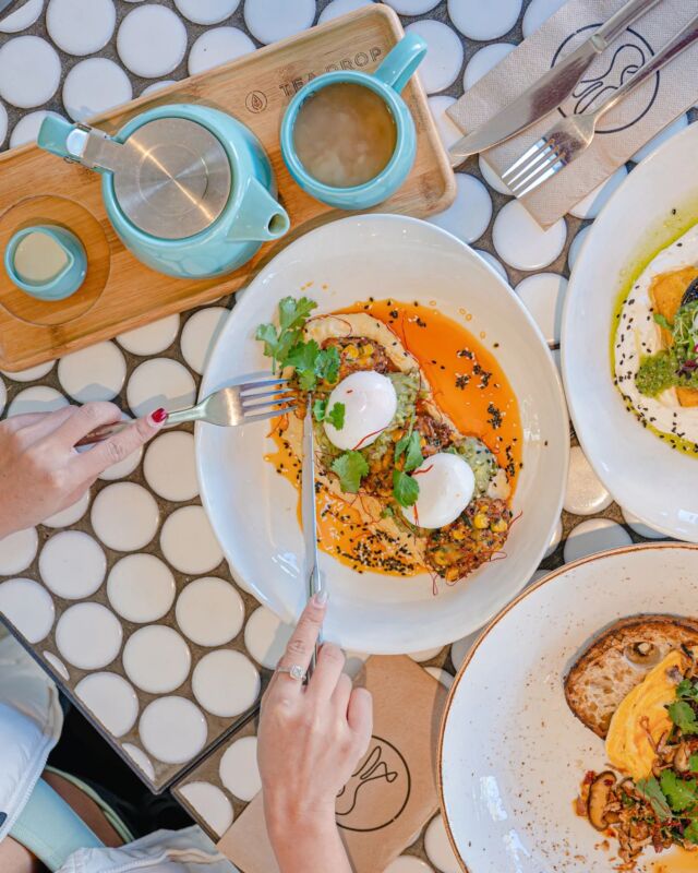 WHITE RABBIT DOLLS POINT (CLAREVILLE AVE.) - White Rabbit Sydney